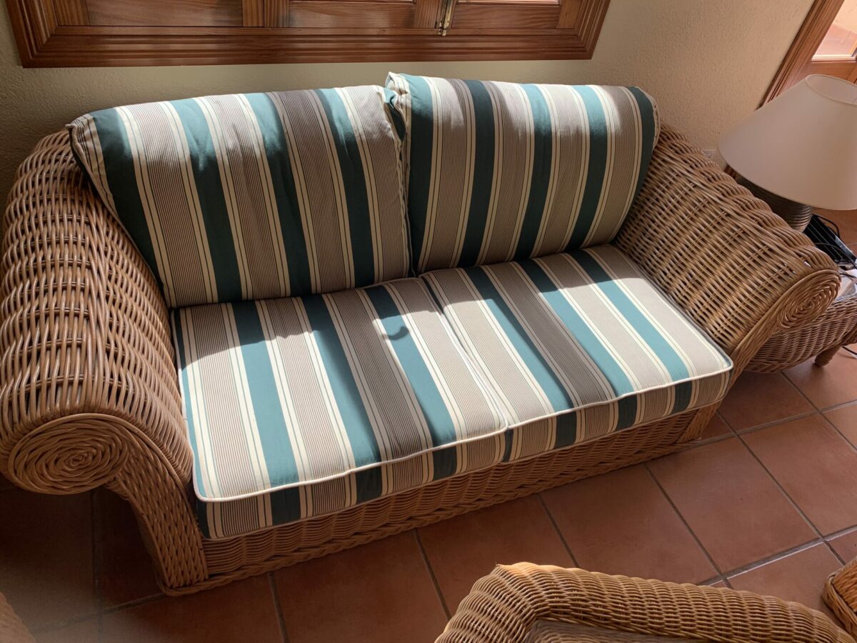 Rattan (echt) Sitzgarnitur mit hochwertigen Polstern